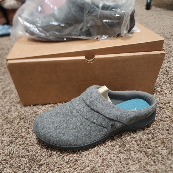 Easy Spirit | Shoes | Easy Spirit Gray Mules Size W Nwt | Poshmark